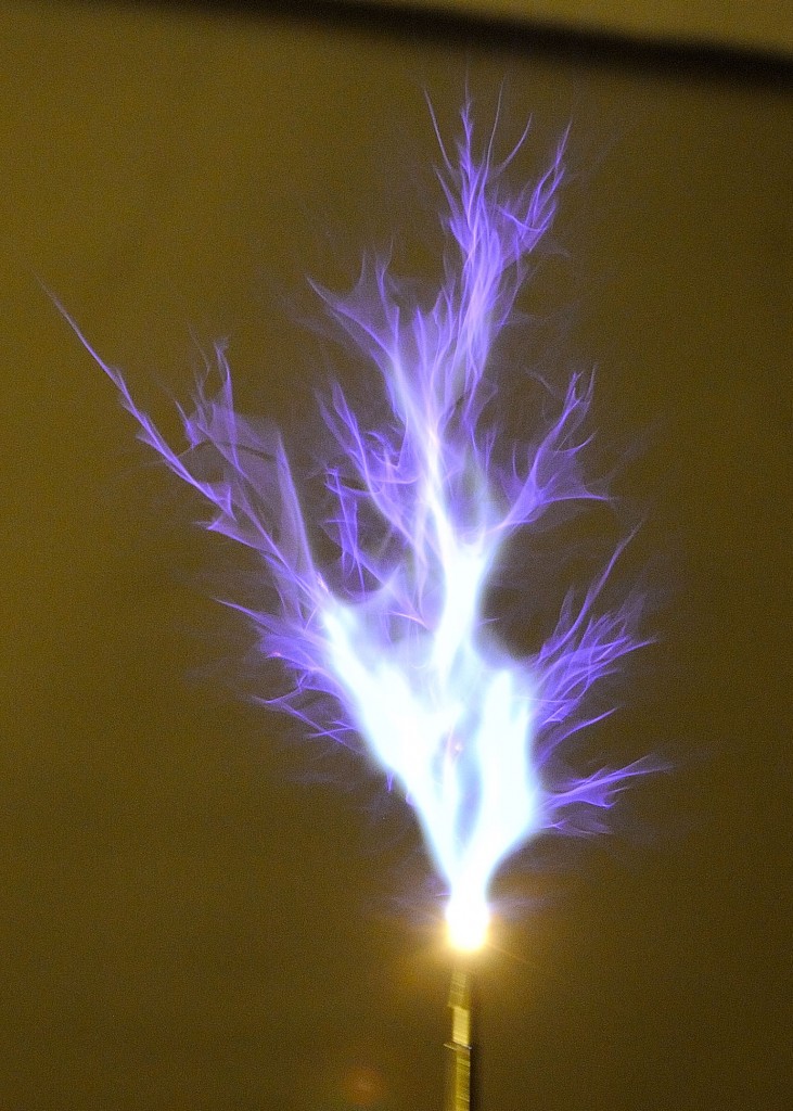 Spark Progression - Slow speed spark formation - Extreme Electronics