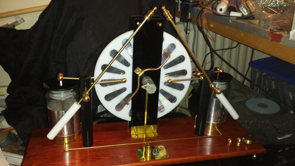 Wimshurst Machine - Extreme Electronics