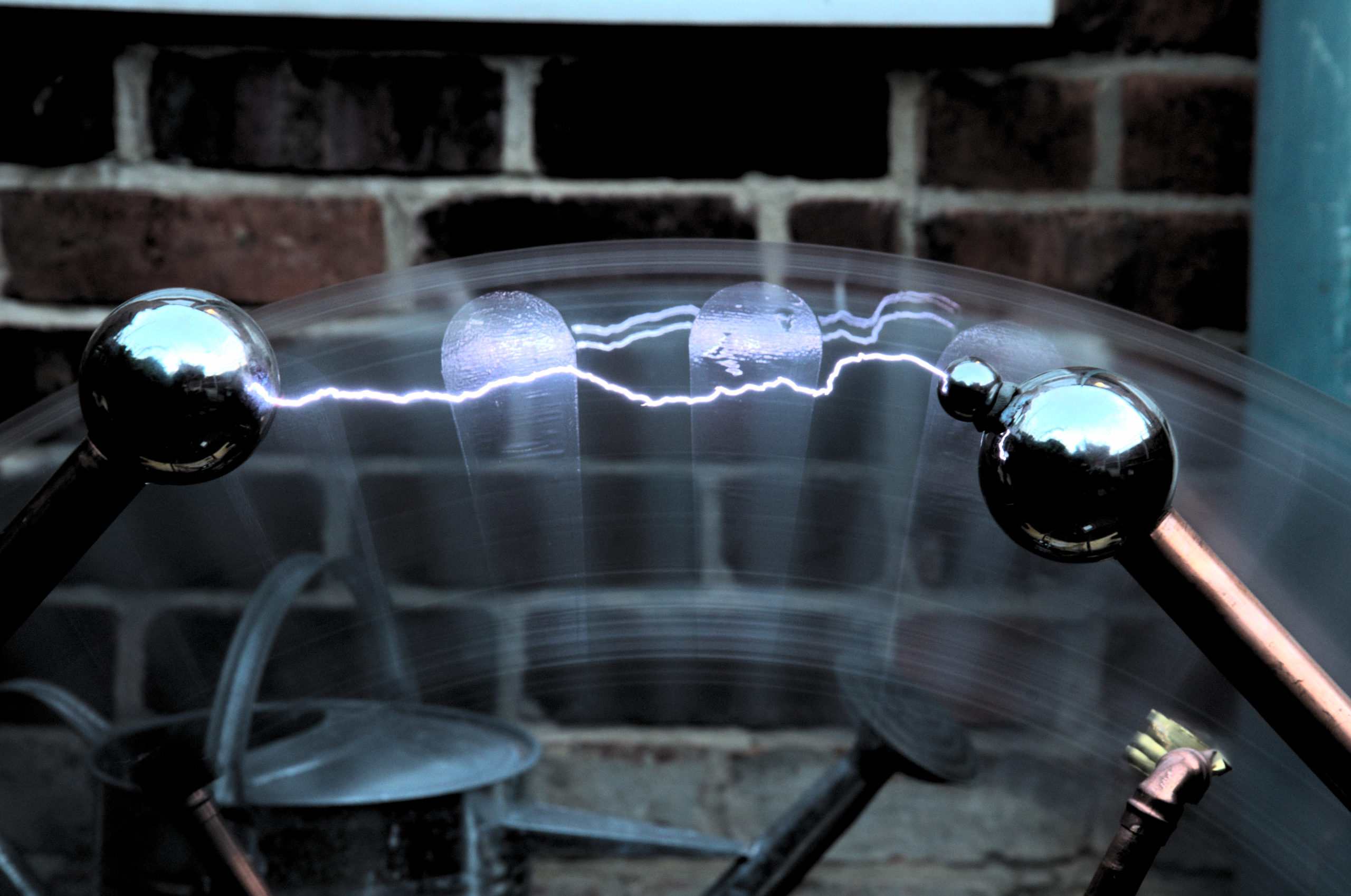 Large Wimshurst - Extreme Electronics